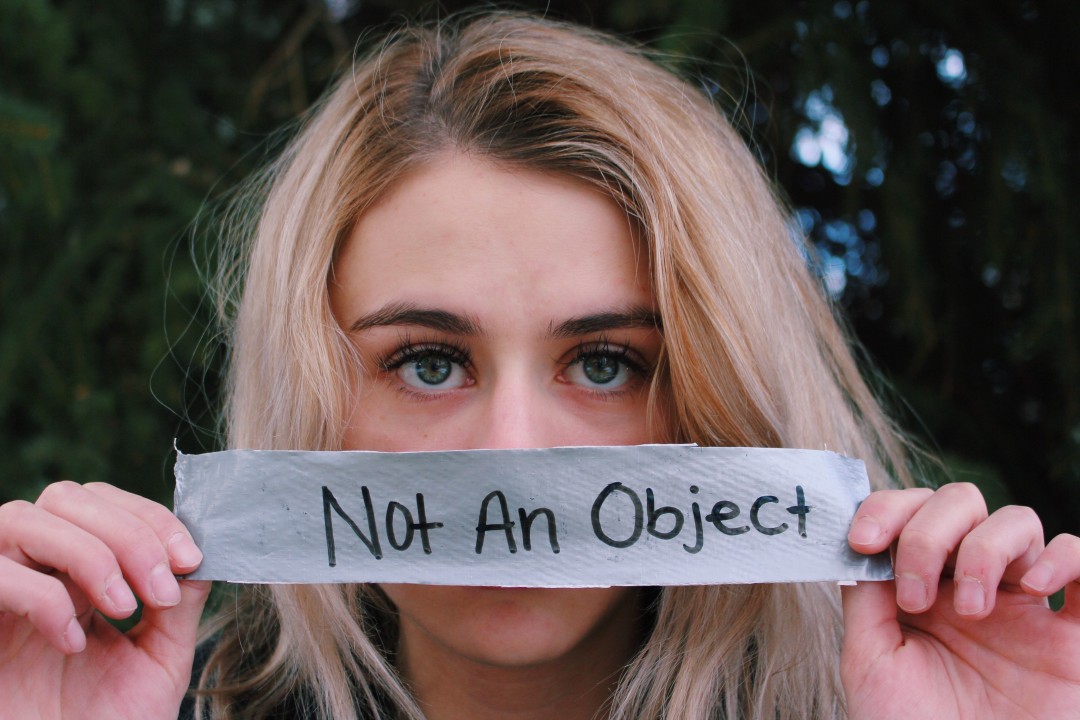 Tự vật hóa (Self-Objectification) là gì? – Exploring Psychology – Khám Phá Tâm Lý Học